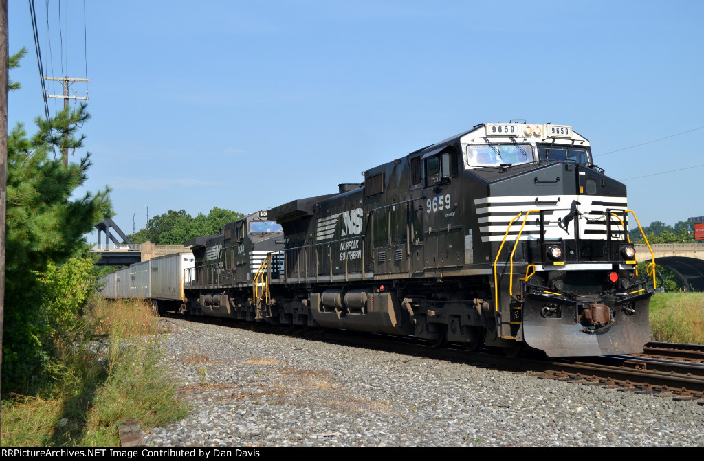 NS C40-9W 9659 leads 244
